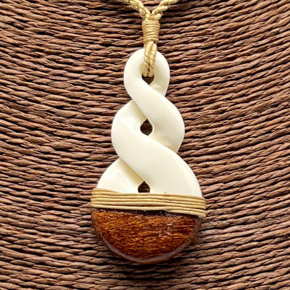 Hueso y Madera | Pikorua (Símbolo Maorí)